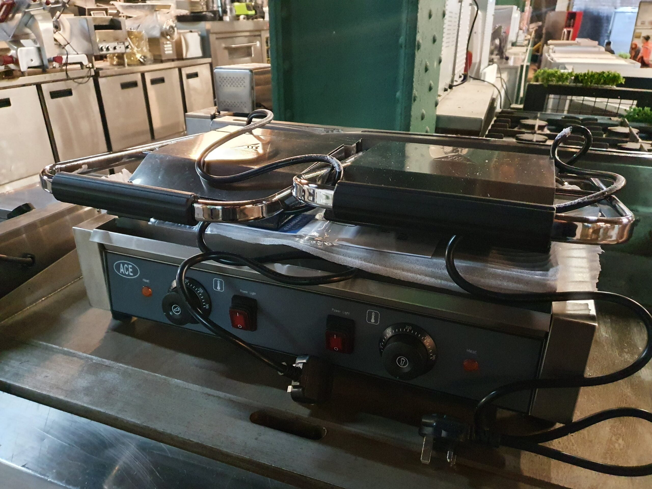 Double Panini machine (flat plate) - Cook Cool Catering Equipment